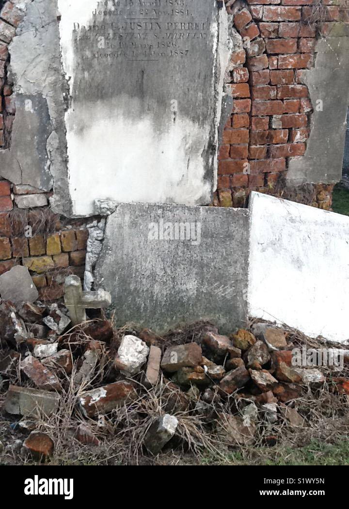 Tomb cemetery hi-res stock photography and images - Alamy