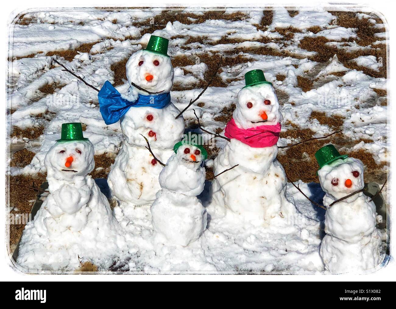 Family snowmen hi-res stock photography and images - Alamy