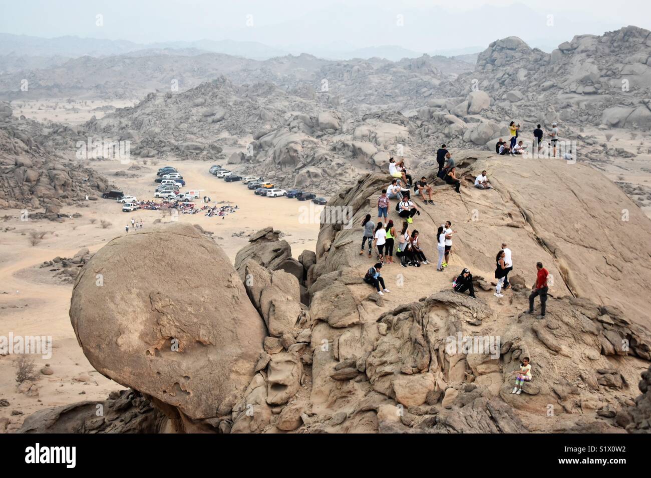 Saudi desert camp group hi-res stock photography and images - Alamy
