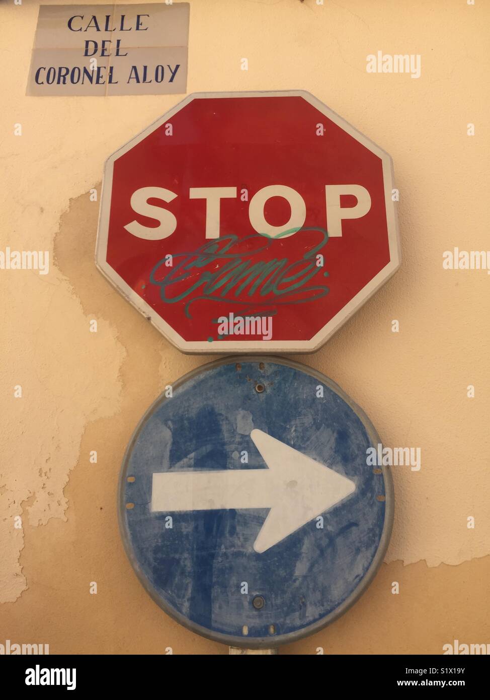 Stop sign spain hi-res stock photography and images - Alamy