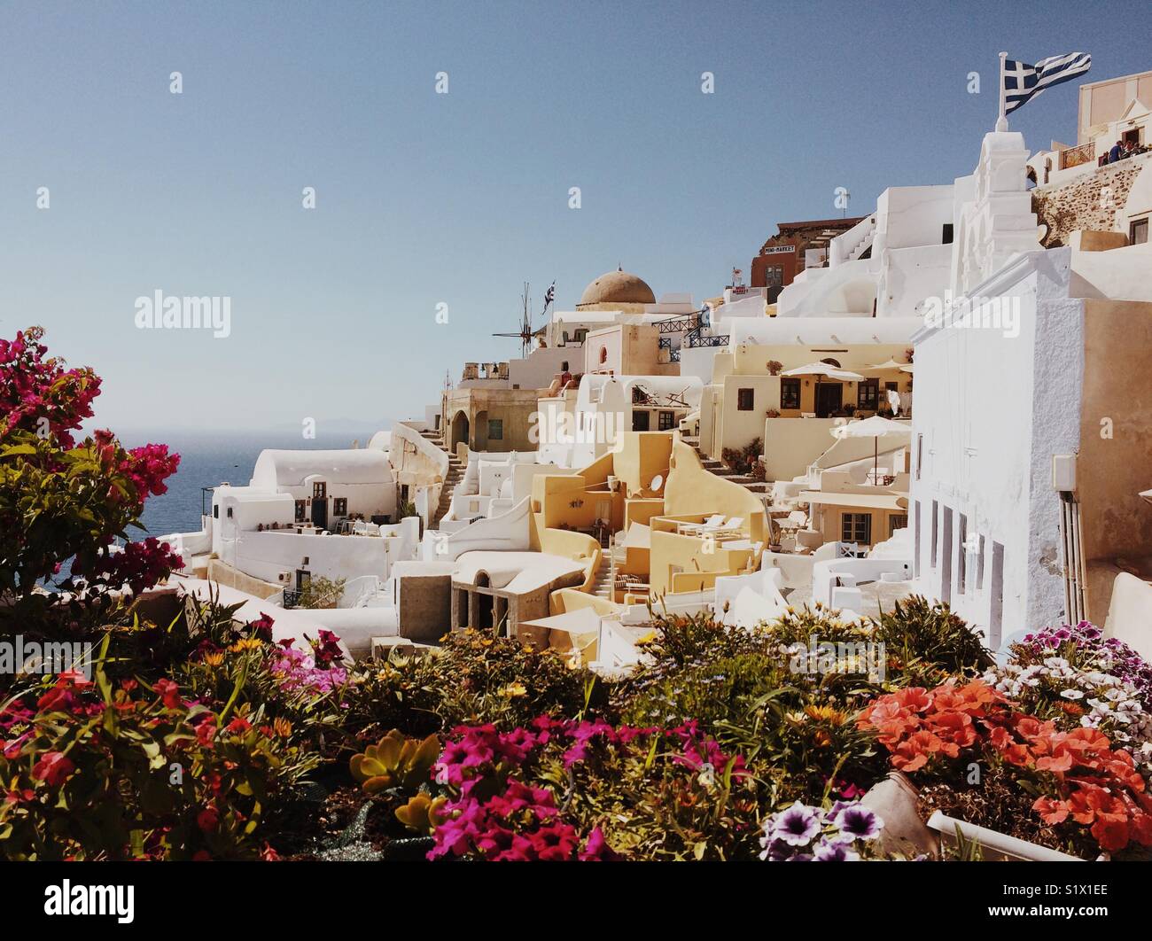 Cave houses greece hi-res stock photography and images - Alamy