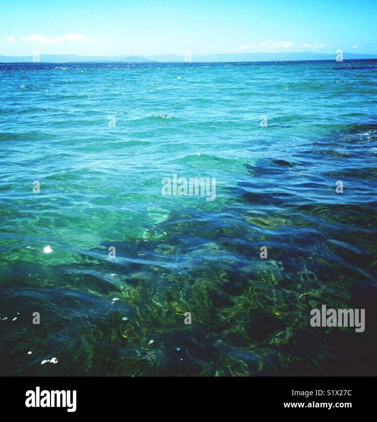 Emerald green ocean hi-res stock photography and images - Alamy