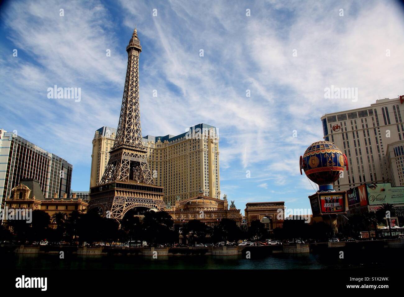 Dramatic skyline hi-res stock photography and images - Alamy