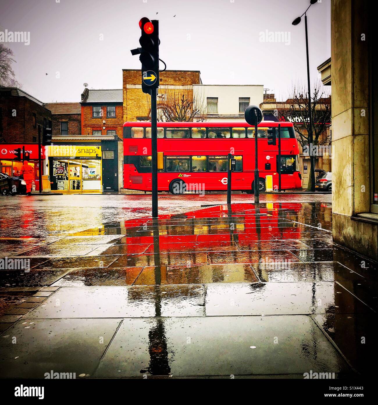 Tfl red bus hi-res stock photography and images - Alamy