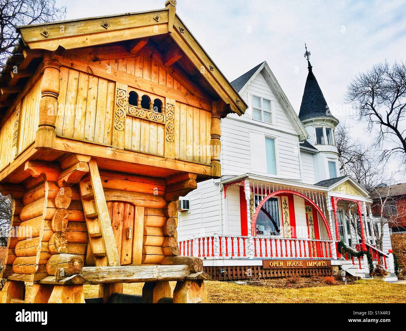 Old traditional norwegian log cabin hi-res stock photography and images ...