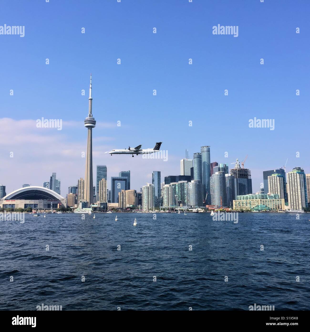 Plane flying near Toronto Stock Photo - Alamy