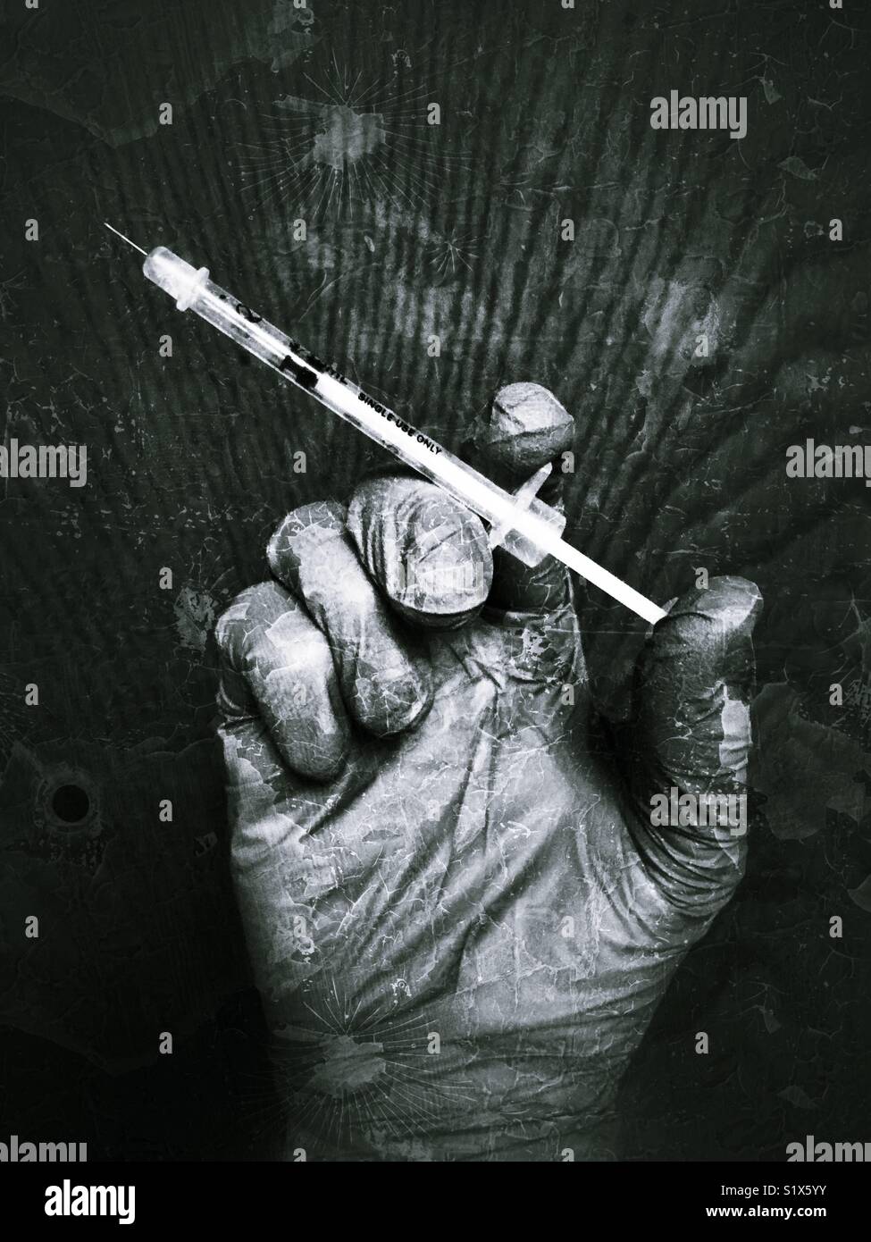 Gloved hand holding a needle Stock Photo - Alamy