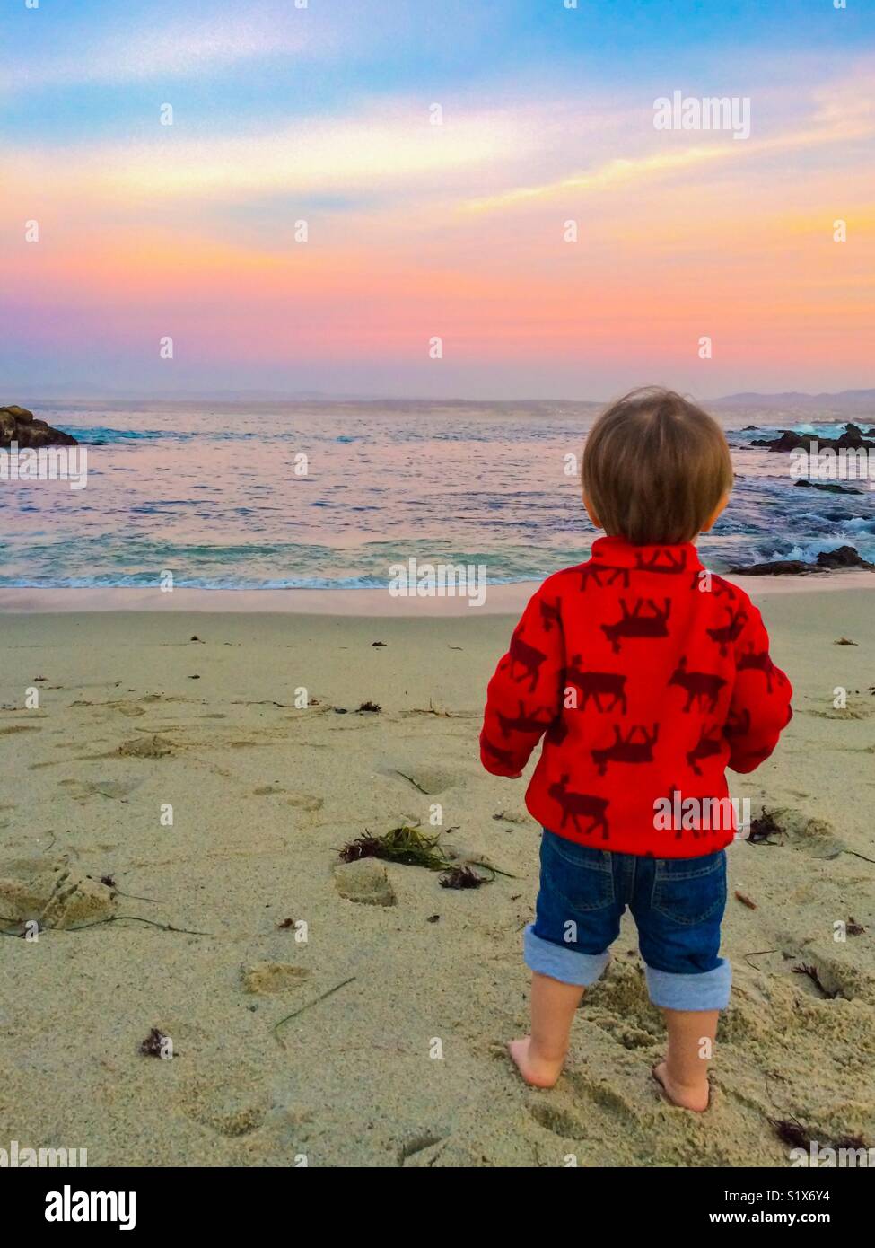 Boy watching sea sunset hi-res stock photography and images - Alamy