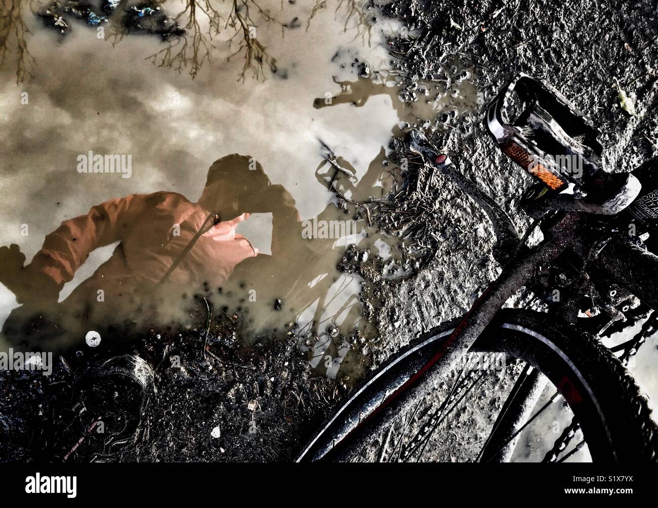 Cycling in mud hi-res stock photography and images - Alamy