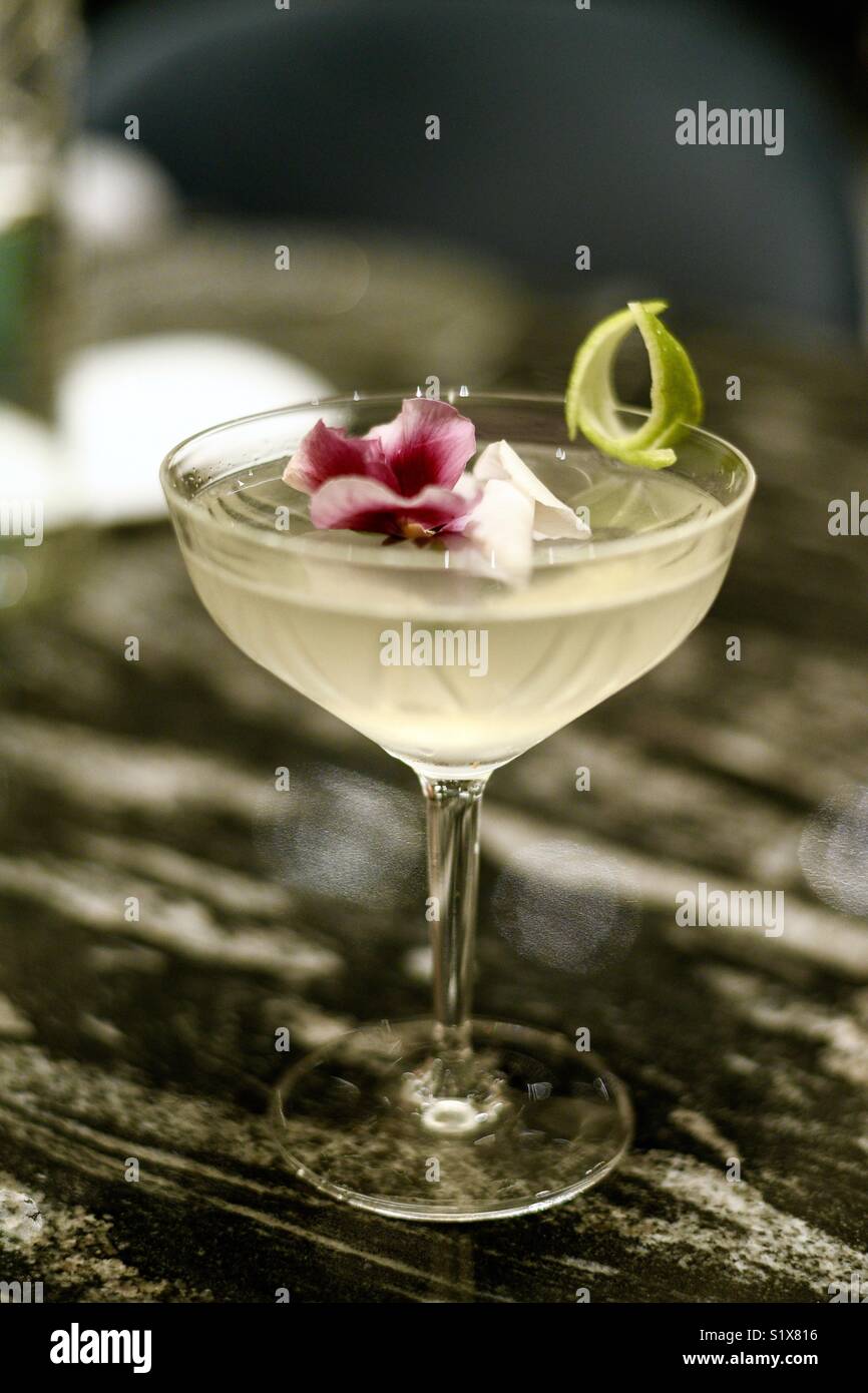 Gimlet cocktail bar hi-res stock photography and images - Alamy