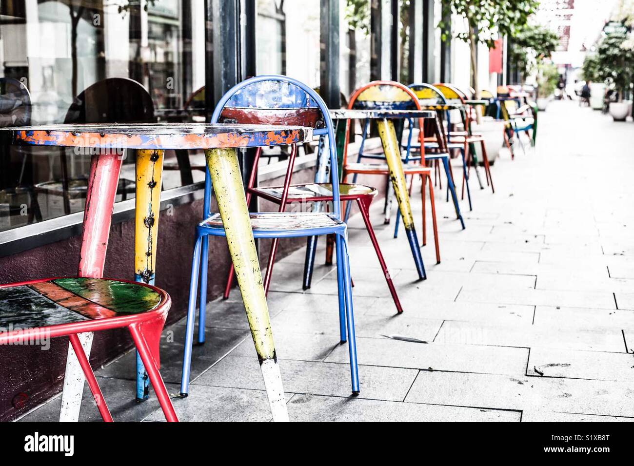 Trendy tables hi-res stock photography and images - Alamy