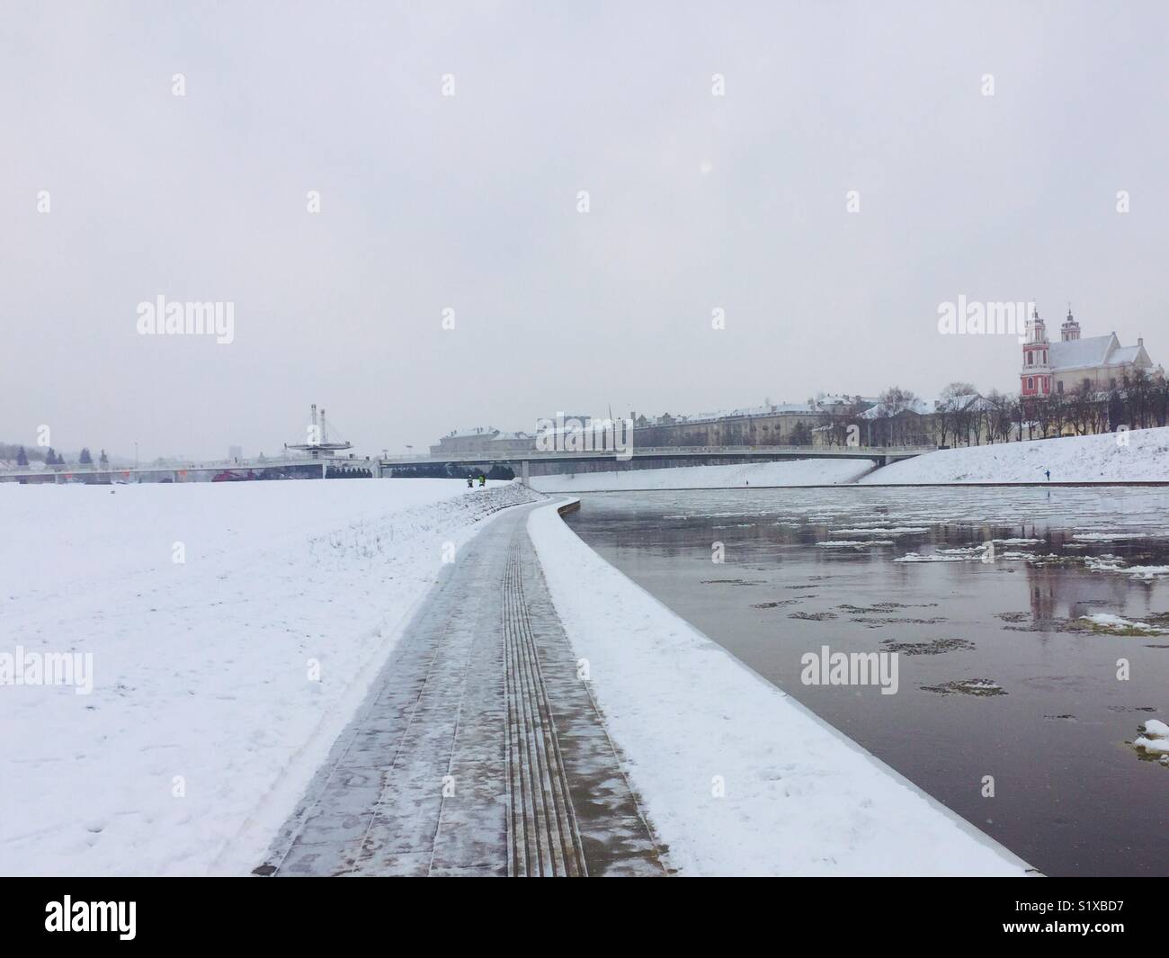 Cold grey winter sky hi-res stock photography and images - Alamy