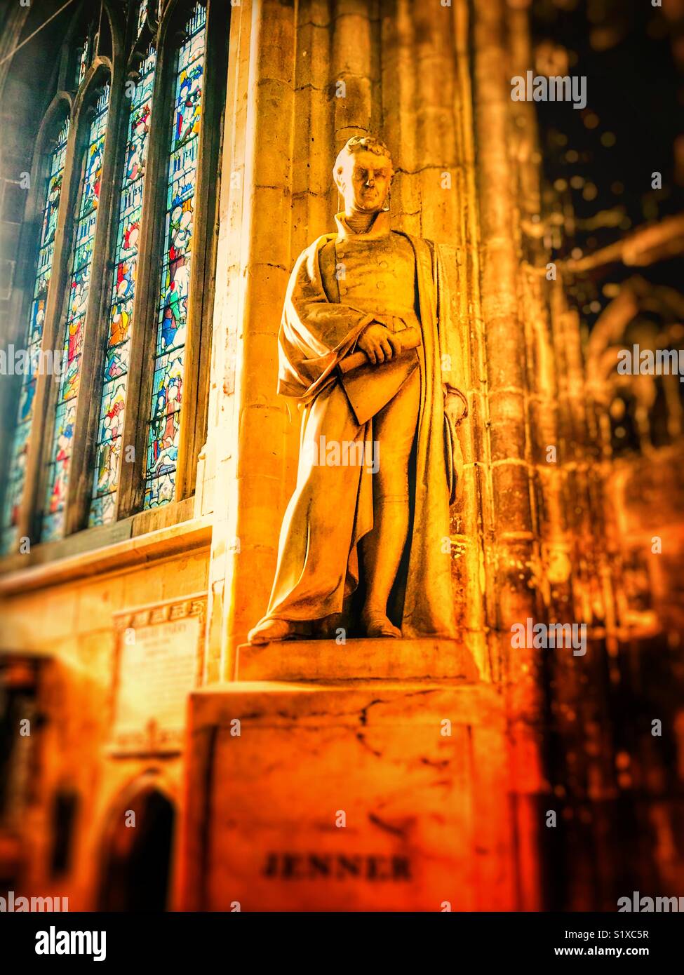 Man shadows statue hi-res stock photography and images - Alamy