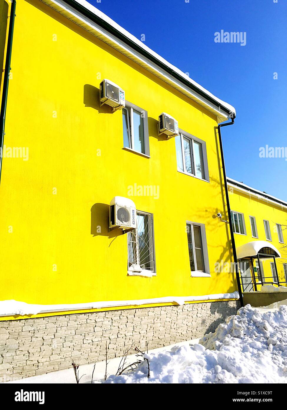 Bright buildings hi-res stock photography and images - Alamy