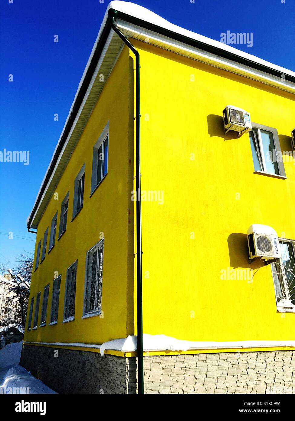 Bright yellow buildings hi-res stock photography and images - Alamy