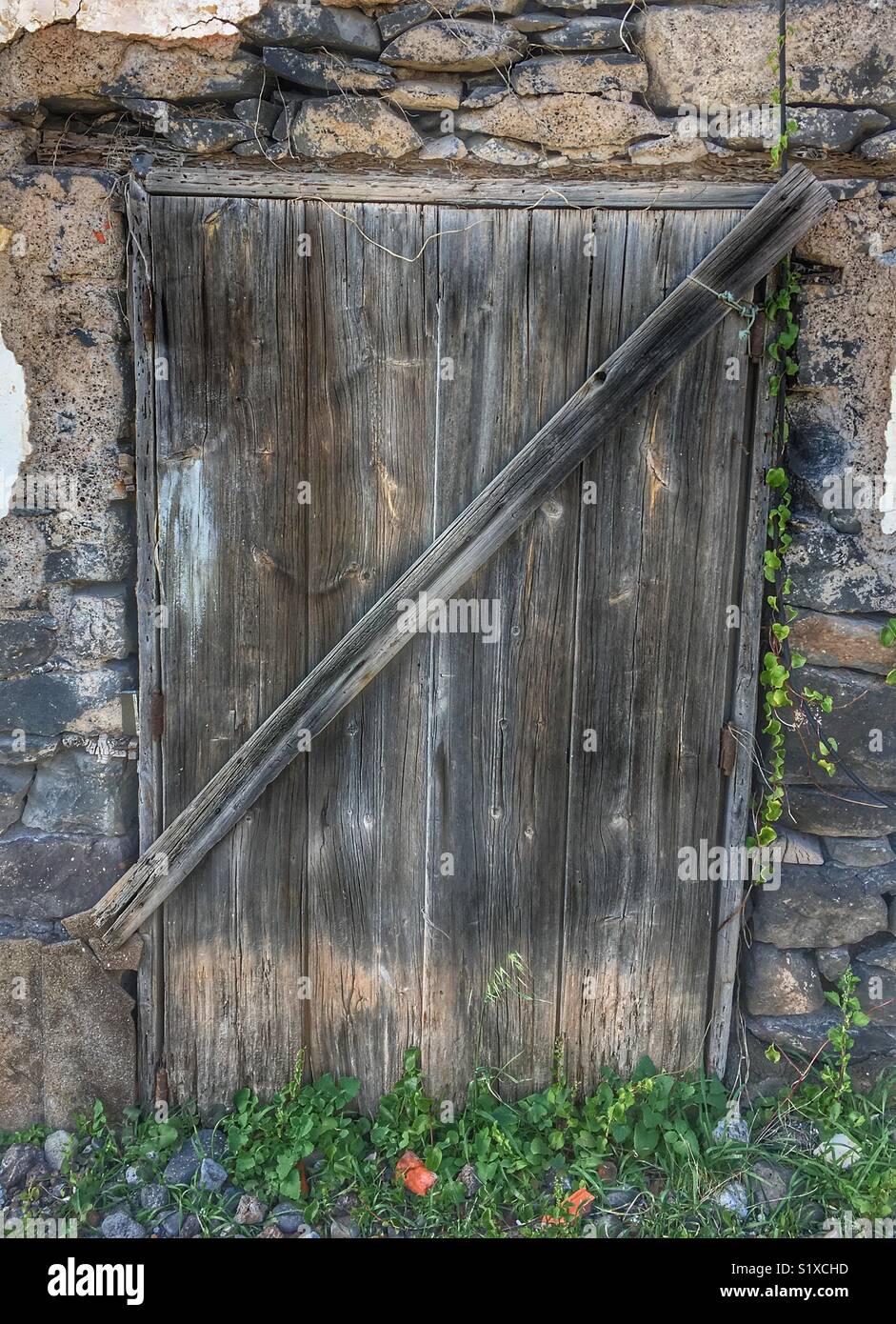 Door wooden rotten old hi-res stock photography and images - Alamy