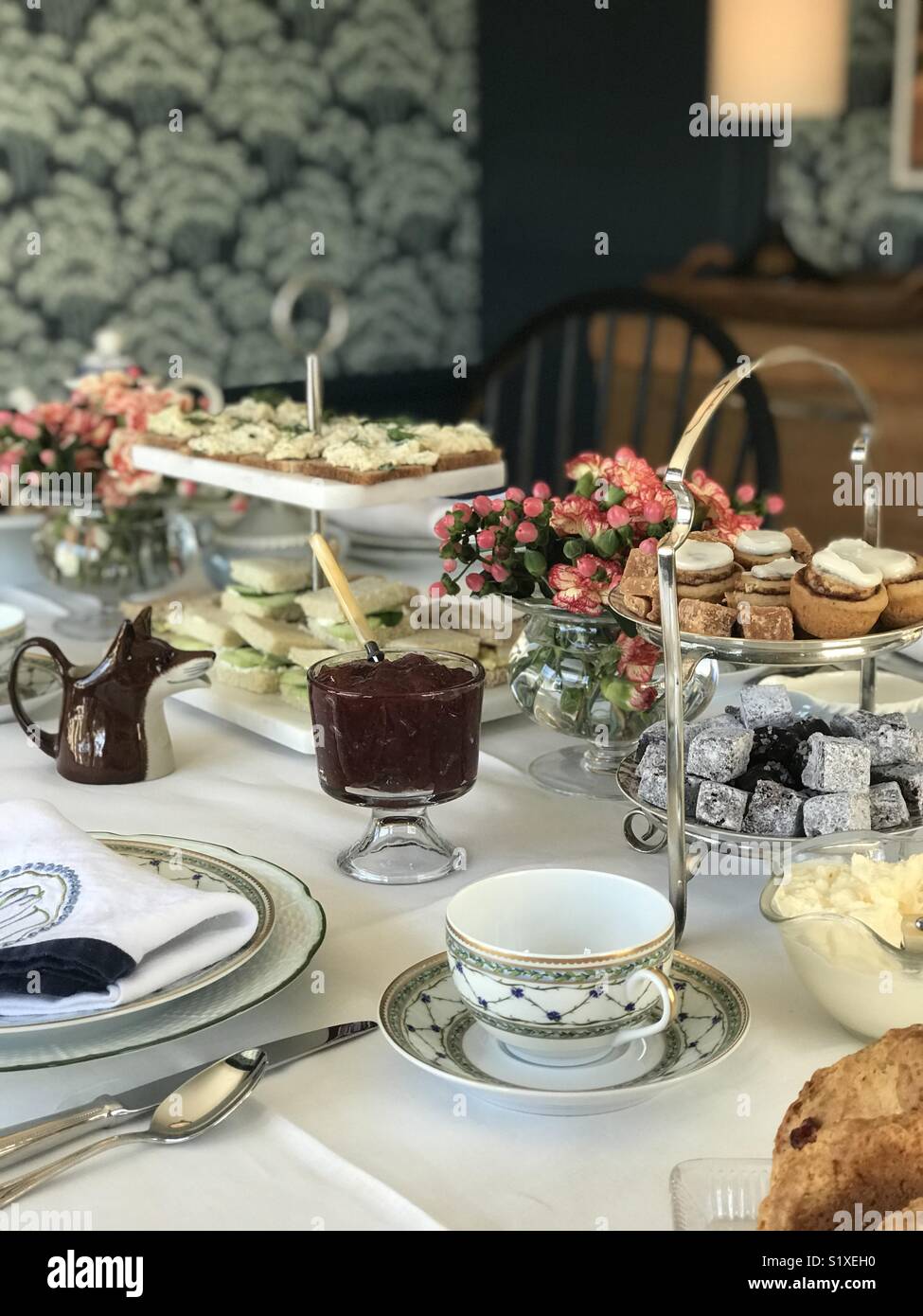 Party afternoon hi-res stock photography and images - Alamy