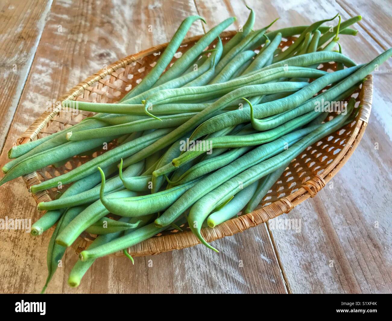 Green beans in a basket Stock Photo - Alamy