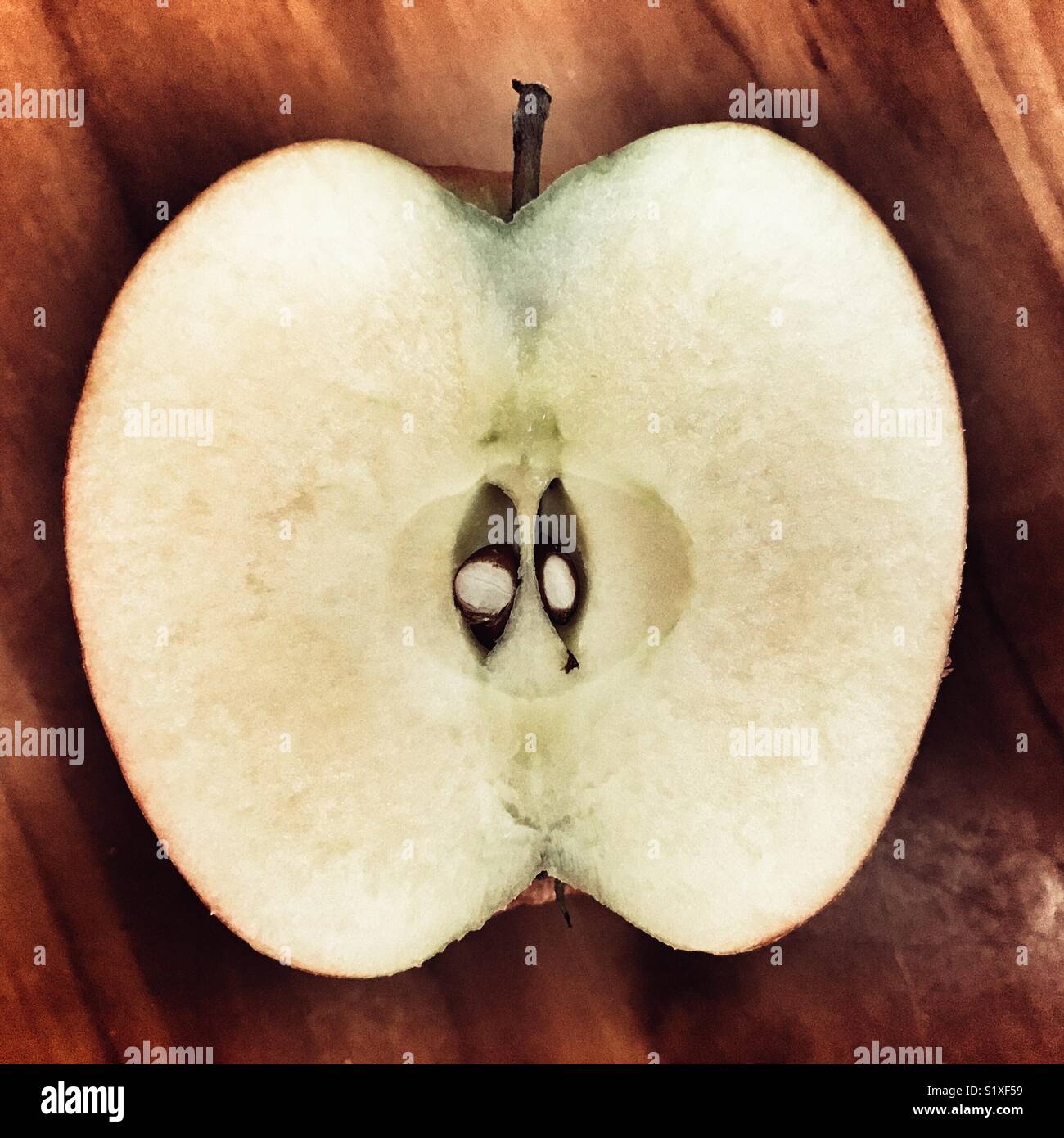 Apples cut in half hi-res stock photography and images - Alamy