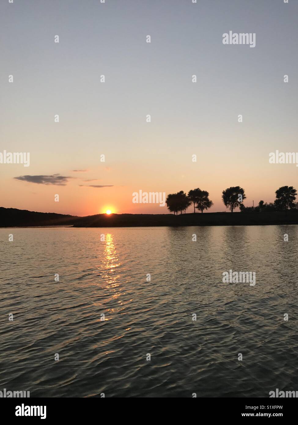Sunsetting over the water hi-res stock photography and images - Alamy