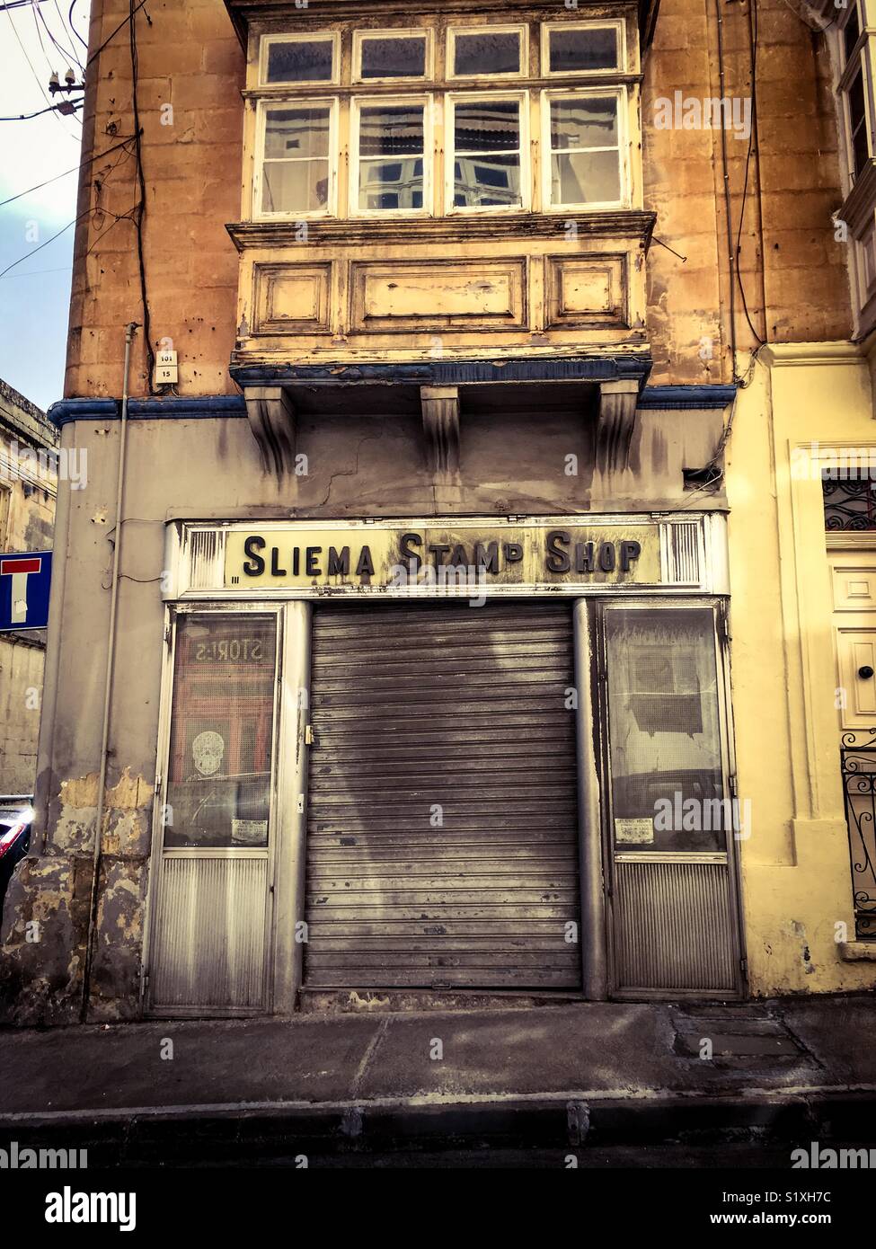 Storefront architecture hi-res stock photography and images - Alamy