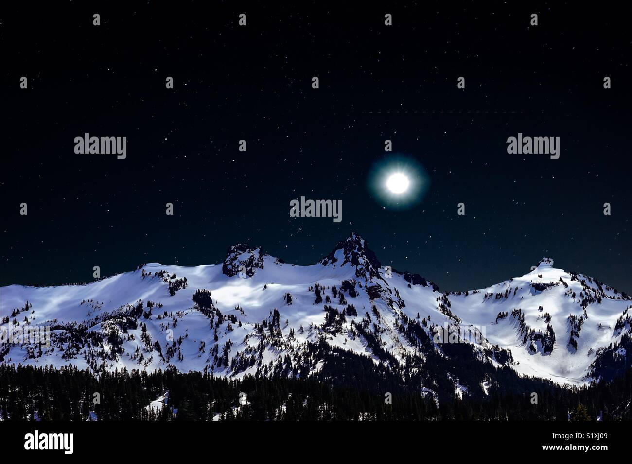 Moonlit mountain range hi-res stock photography and images - Alamy