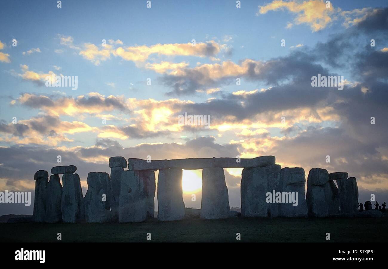 Stonehenge sunset 1 hi-res stock photography and images - Alamy