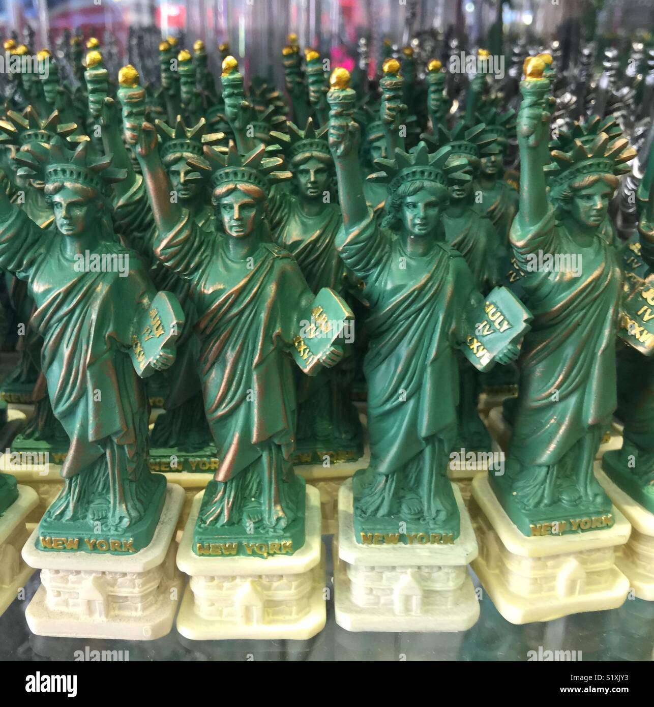 Statue of liberty miniature hi-res stock photography and images - Alamy
