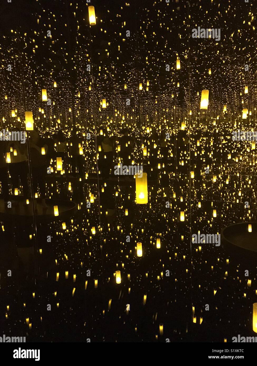 Infinity Mirror Stock Photos & Infinity Mirror Stock Images - Alamy