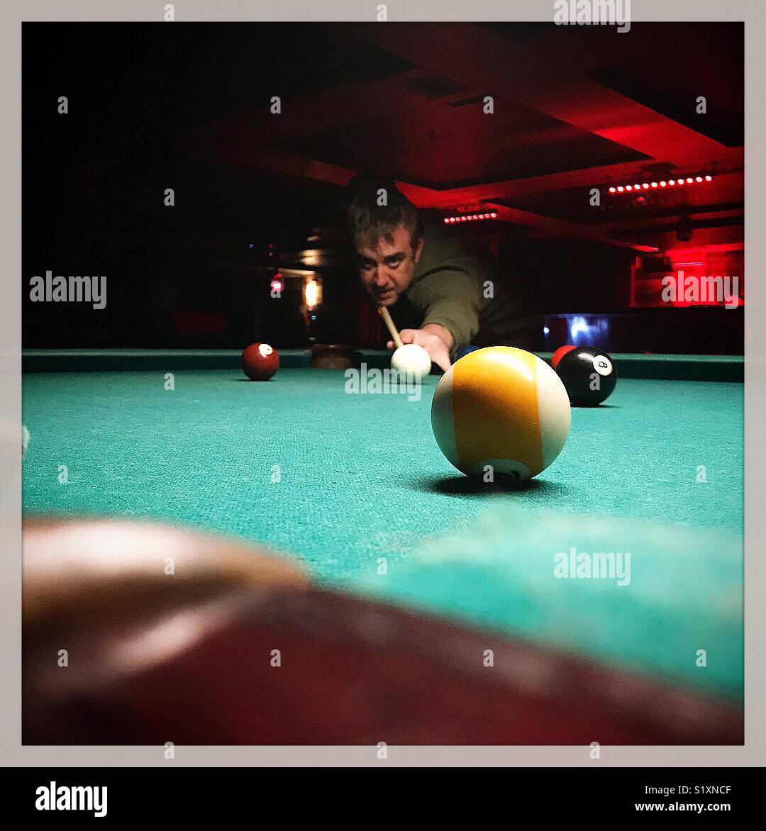8 ball pool table hi-res stock photography and images - Alamy