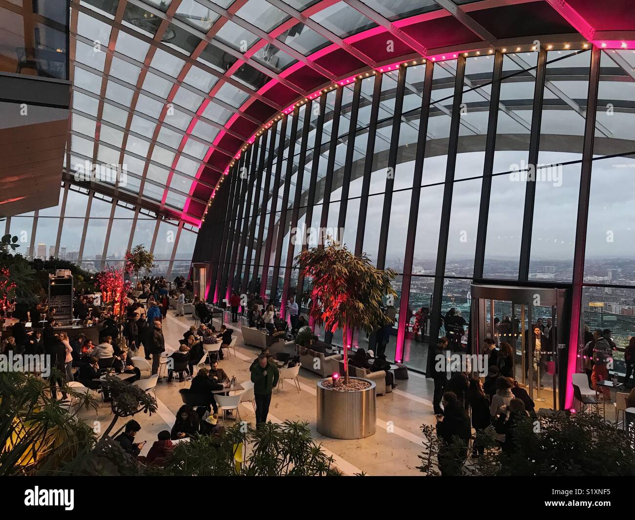 London buildings and engineers hi-res stock photography and images - Alamy