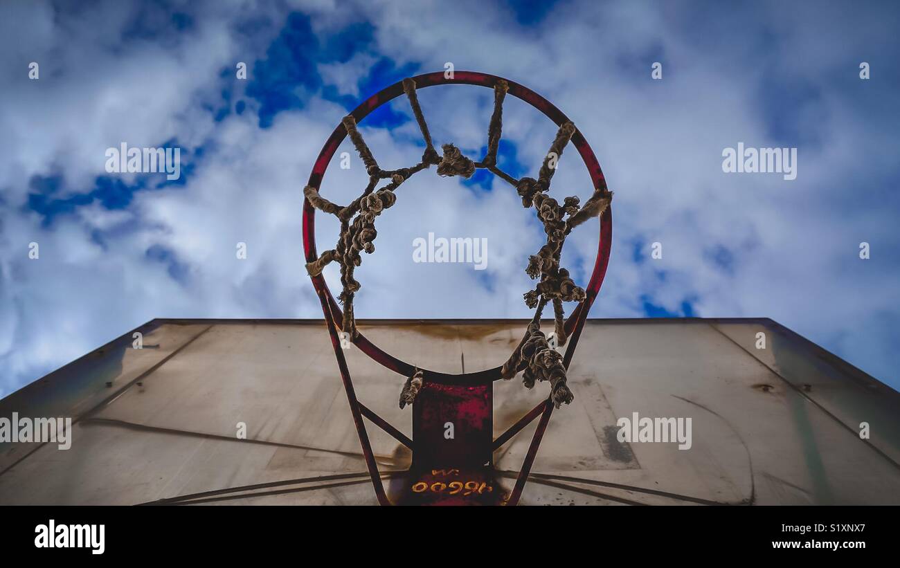 Street hoops ball hi-res stock photography and images - Alamy