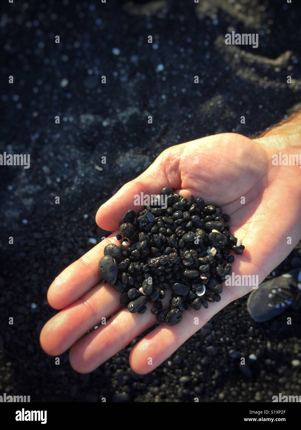 Black lava beach hi-res stock photography and images - Alamy