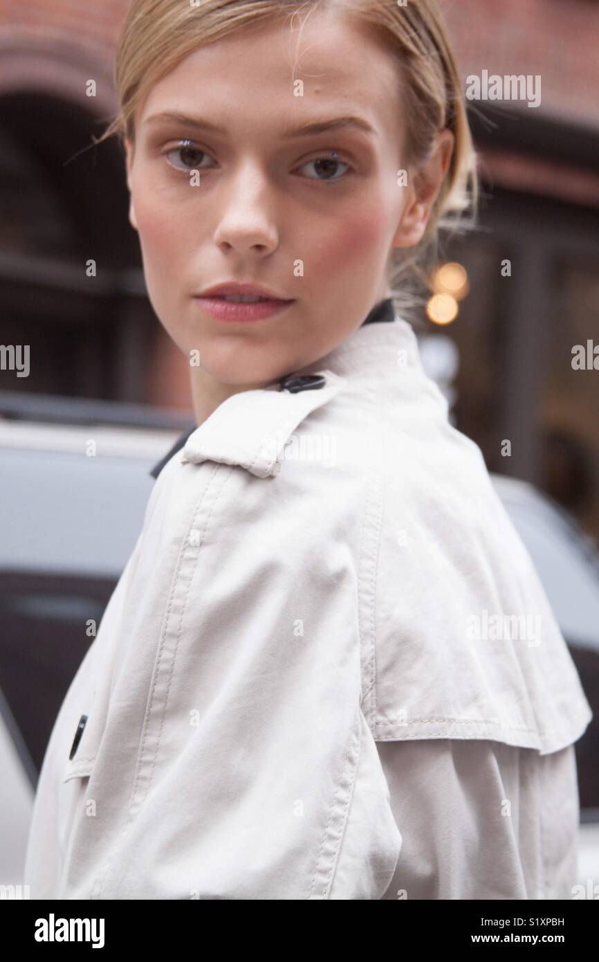 Beautiful glowing skin. Fashion model beauty portrait Stock Photo - Alamy