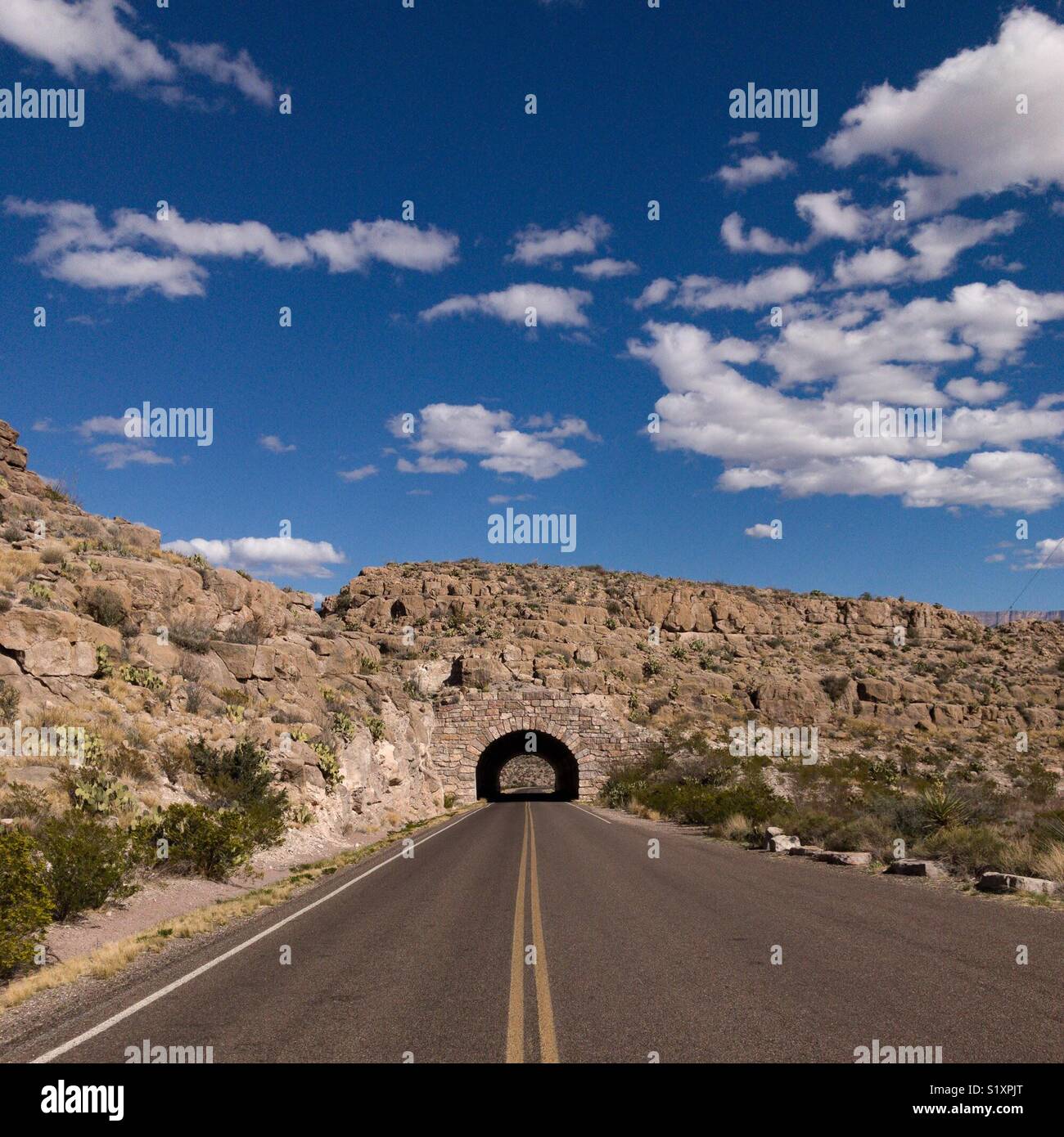 Driving in big bend national park hi-res stock photography and images ...