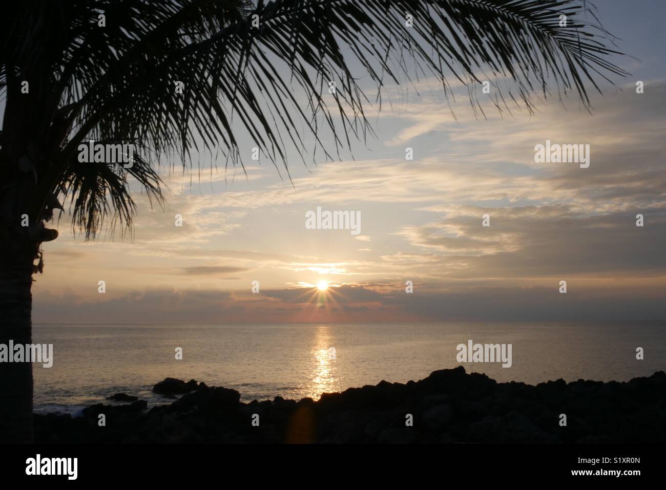 Surround the beach hi-res stock photography and images - Alamy