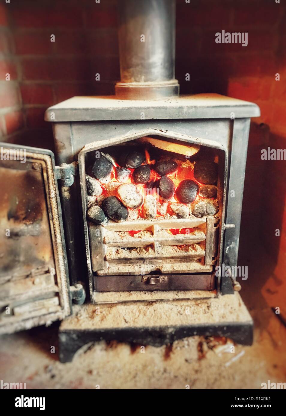 Coal burning fire Stock Photo - Alamy