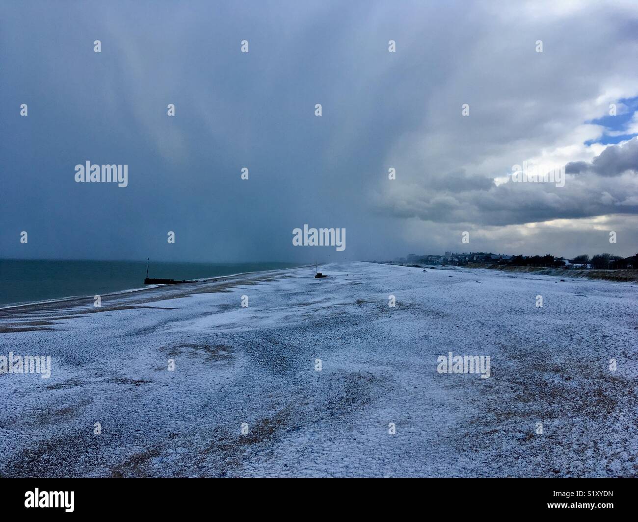 Snowing at the beach hi-res stock photography and images - Alamy