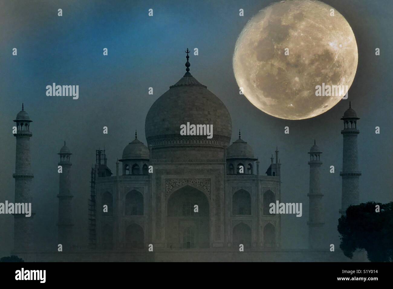 India Taj Mahal Night Stock Photos & India Taj Mahal Night Stock Images ...
