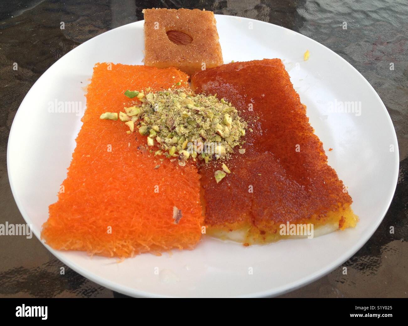 Kunafa hi-res stock photography and images - Alamy