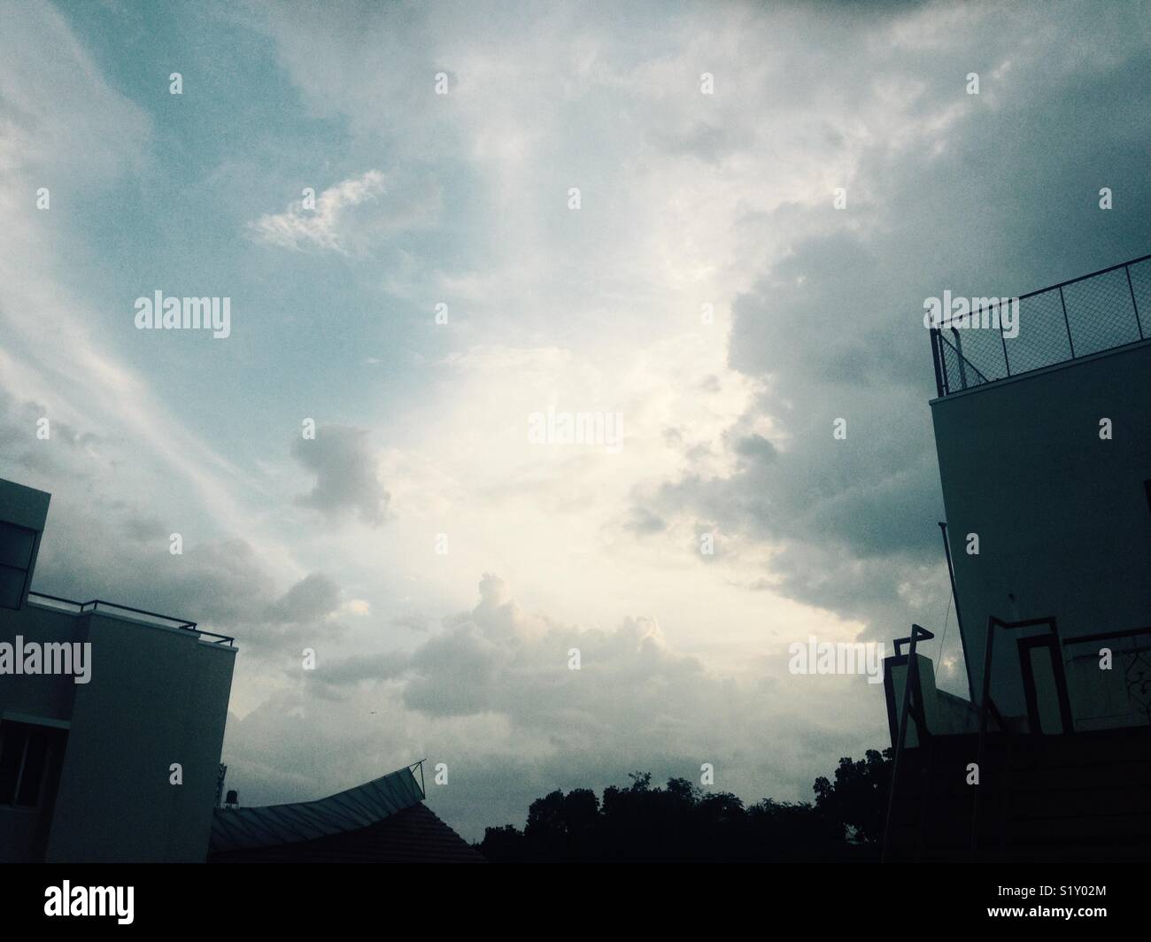Cloud and skies hi-res stock photography and images - Alamy