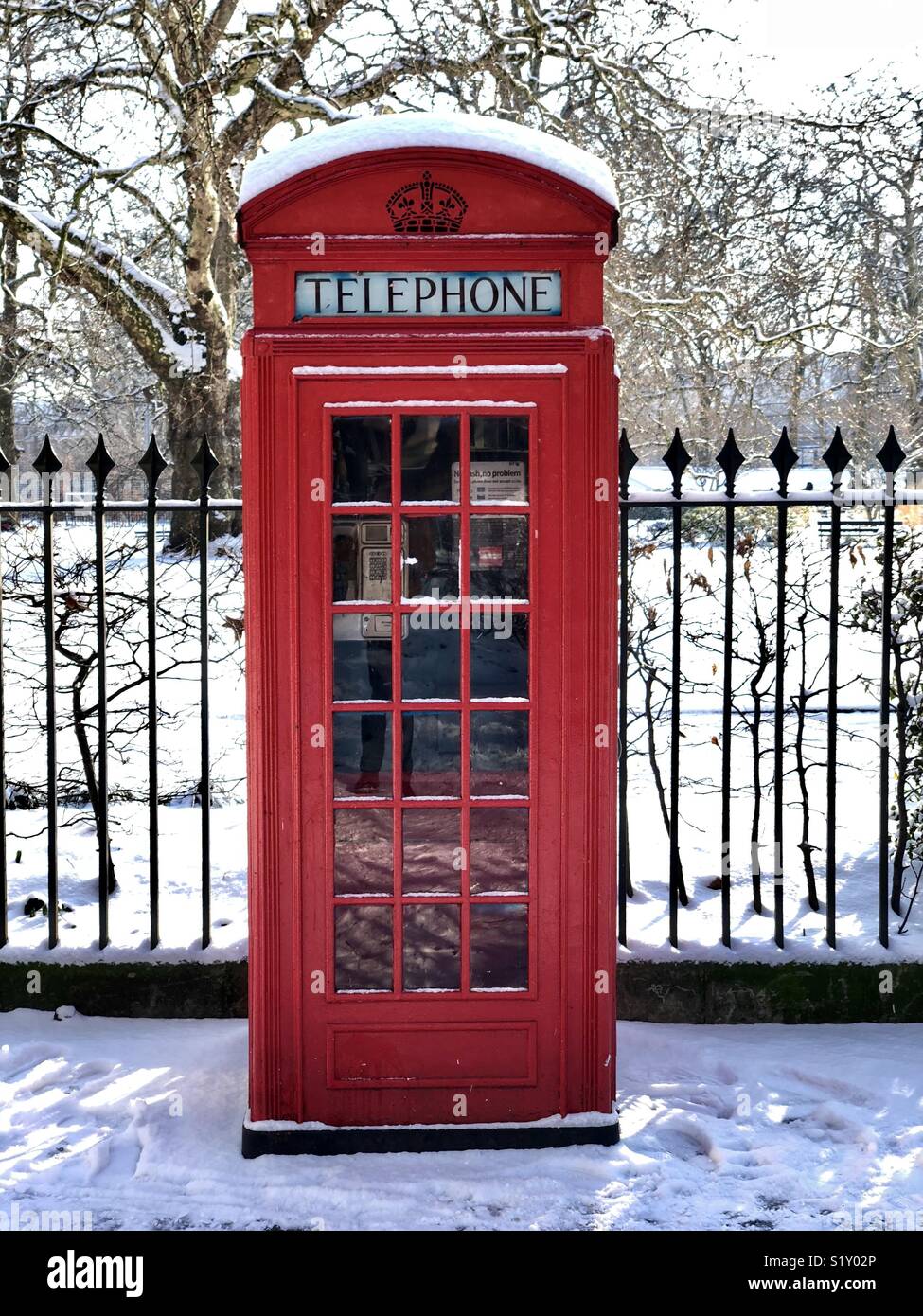 Phone box in snow hi-res stock photography and images - Alamy