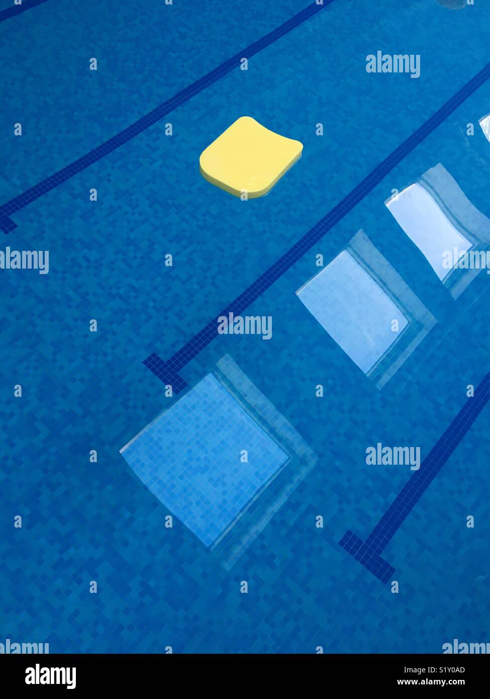 Float pool hi-res stock photography and images - Alamy