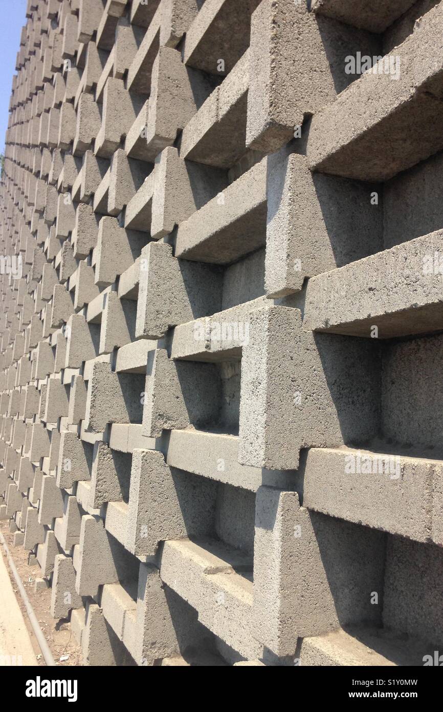 Cinder block stack hi-res stock photography and images - Alamy