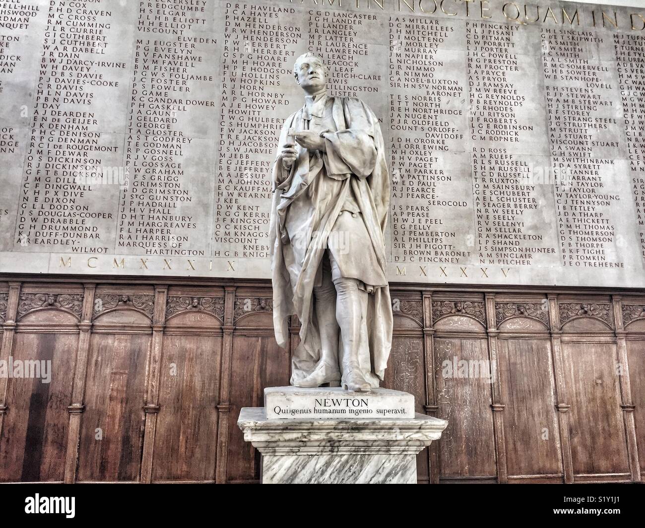 Isaac Newton Statue High Resolution Stock Photography and Images - Alamy