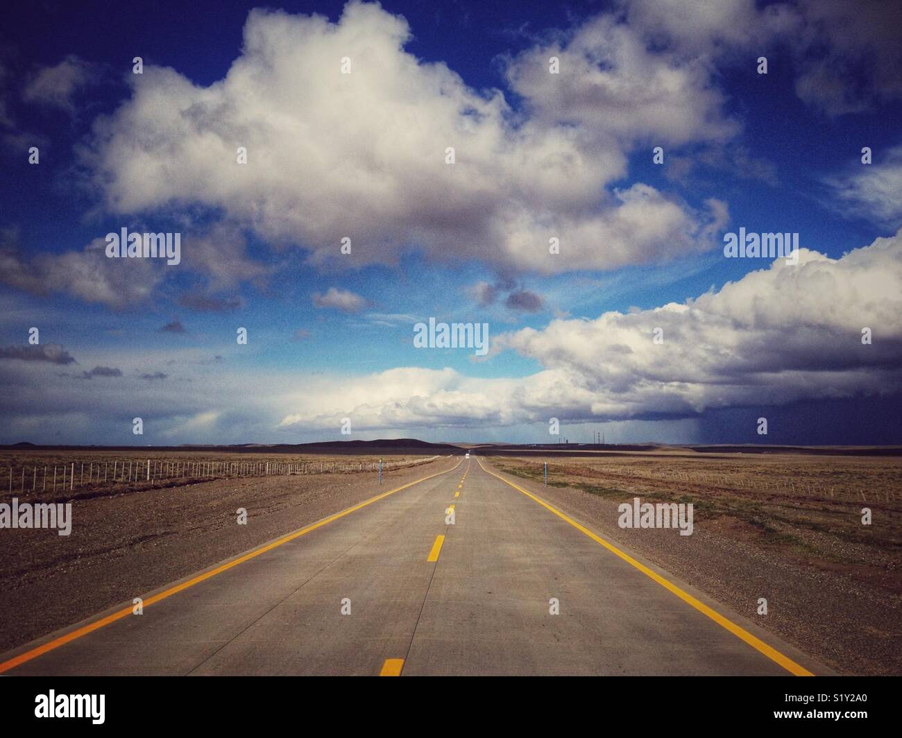 endless road in patagonia Stock Photo - Alamy