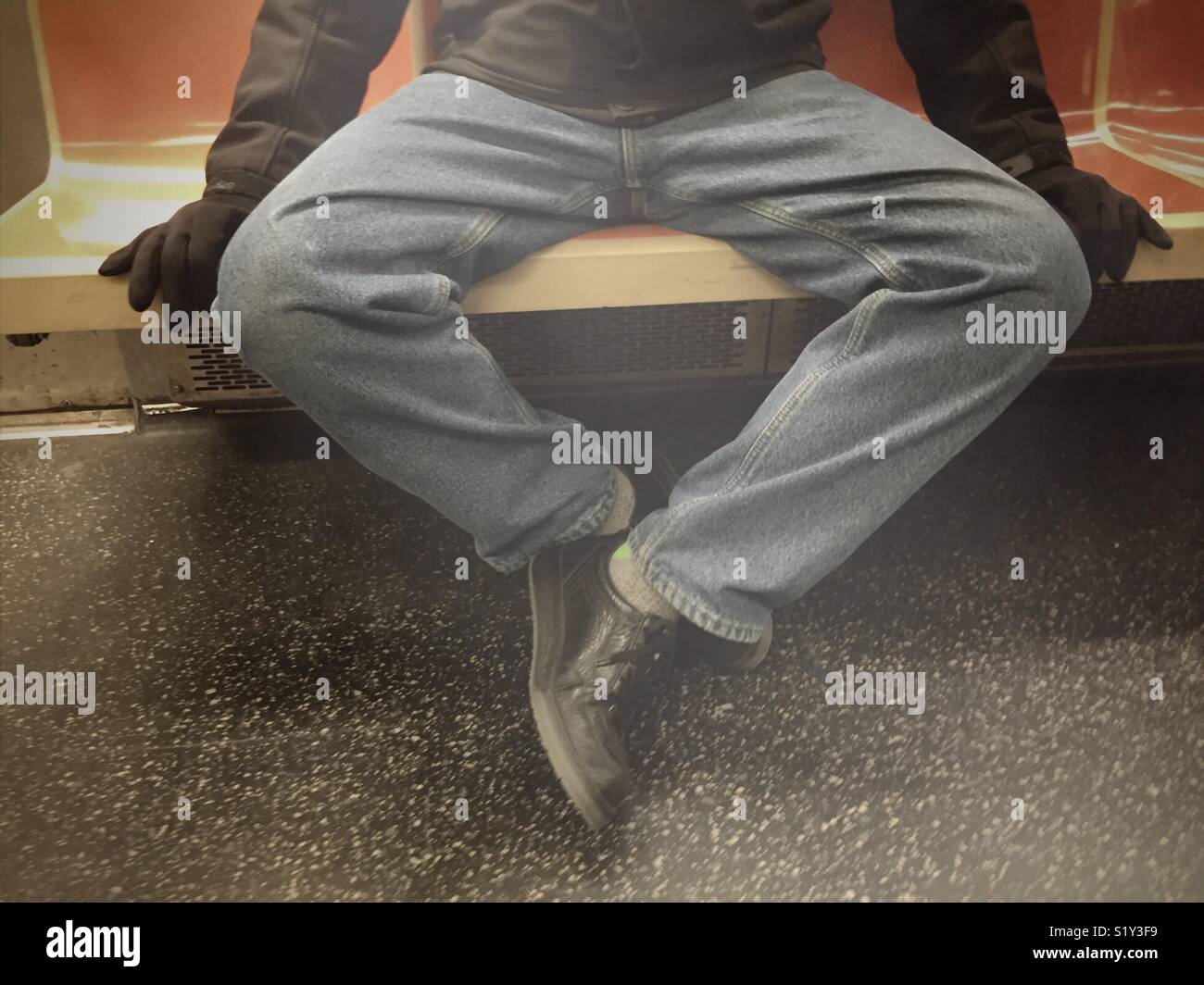 Manspreading hi-res stock photography and images - Alamy