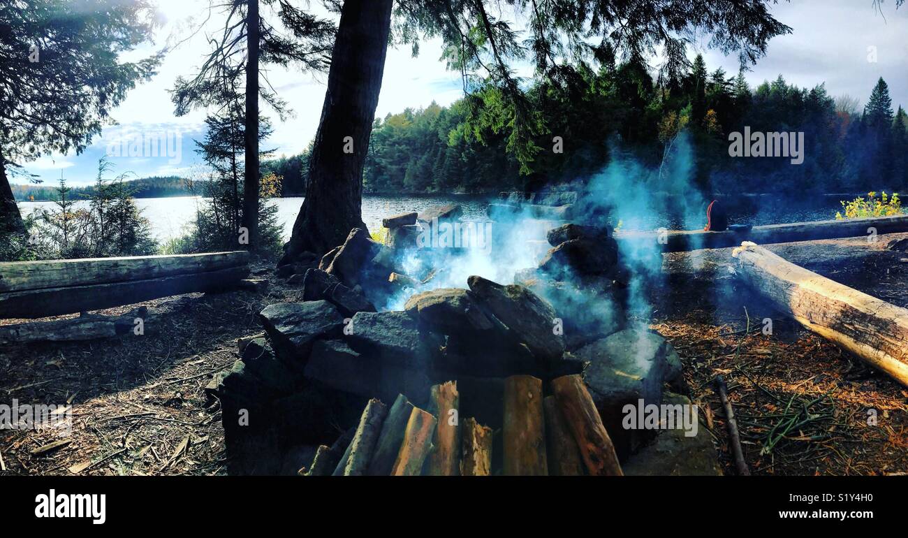 Campfire nature hi-res stock photography and images - Alamy
