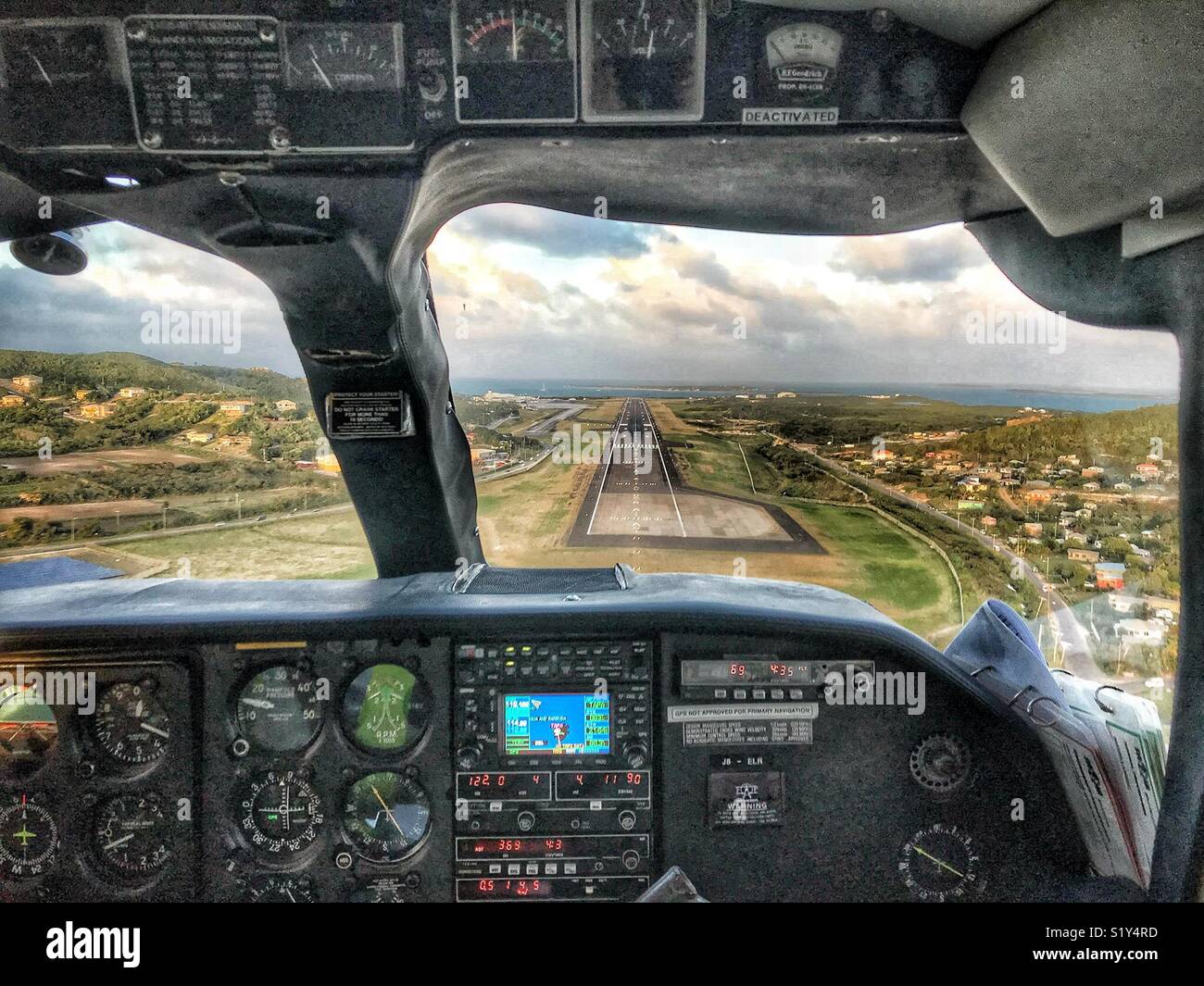 Airplane cockpit windscreen hi-res stock photography and images - Alamy