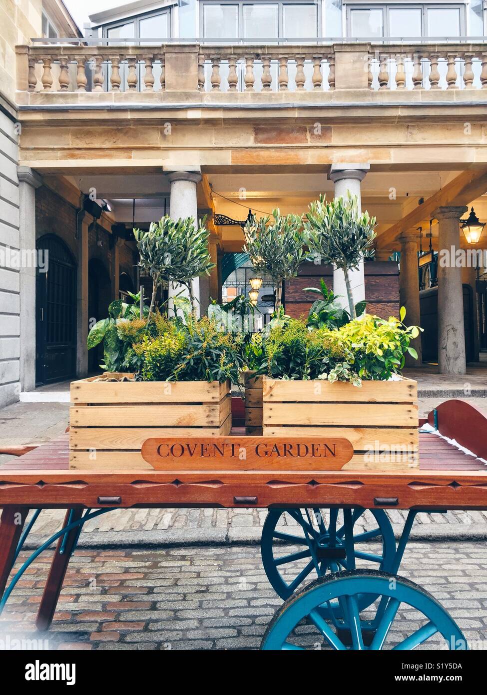Convent garden hi-res stock photography and images - Alamy